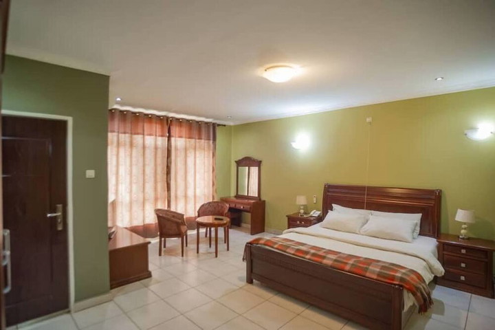 Grande Chambre D'hôtel Et Petit-déjeuner Gratuit - Lubumbashi