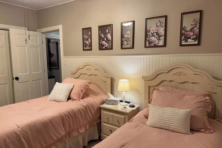 Cozy Stay Awaits At The Farmhouse At The Carr Farm In Howell! - Howell, MI