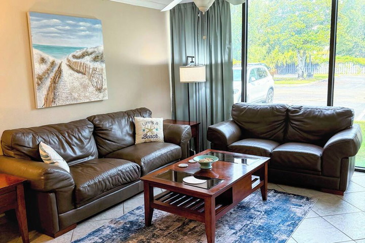 Experience The Best Of Biloxi. Luxury 2br Retreat Steps From The Beach & Casino District. Sophisticated, Central, And Exclusive. Book Now! - Biloxi, MS