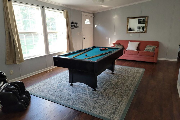 Jacksonville Ranch With Private Hottub And Pool, Stocked Pond With Row Boat, Bike And Hiking Trails - Jacksonville, NC