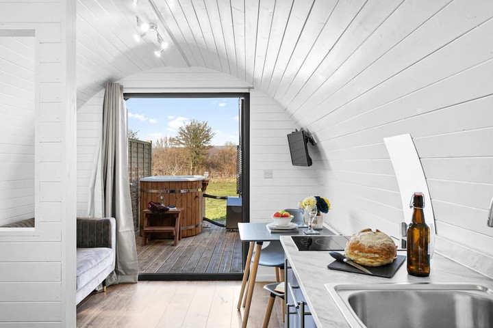 Honeycrisp Glamping Pod- Free Wi-f, Hot Tub - Glastonbury
