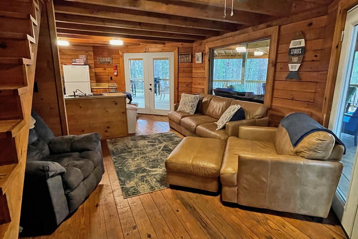 Log Cabin With Large Deck And Dock In Best Location On The Lake! - South Carolina