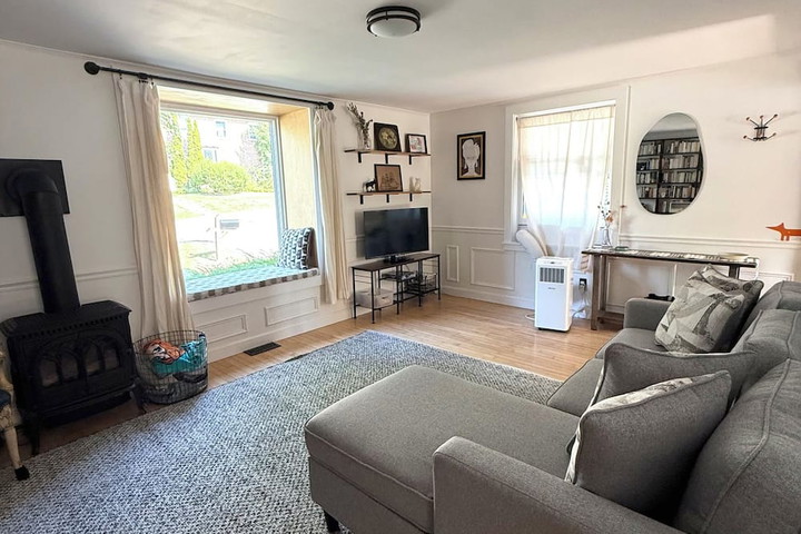 Sun-filled Brick Townhouse Near Downtown Bath - Bath, ME