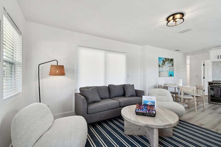 Treasure Island 2br/1ba Courtyard - St. Petersburg, FL