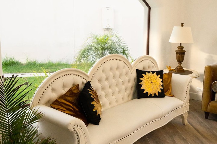 15 Min From Airport! Luxurious Gated Estate With Mountain Views From The Valley. - Quito