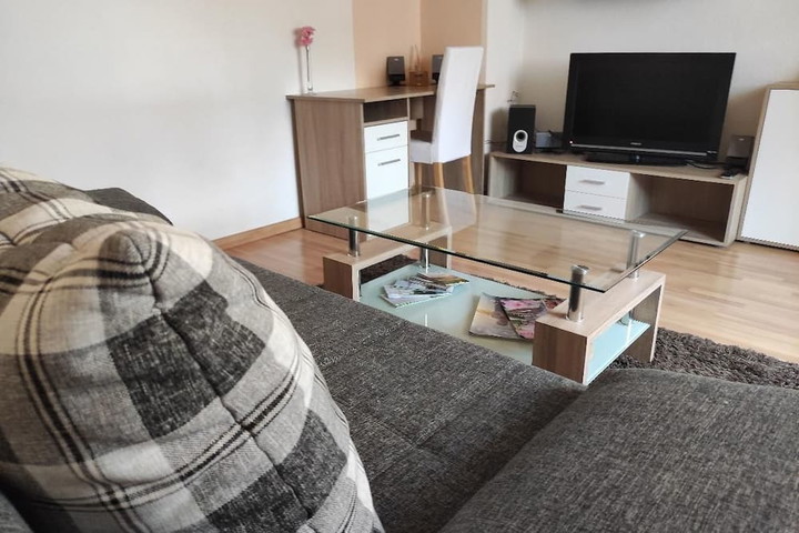 Appartement De Vacances Luxueux Avec Jardin, Terrasse Et Piscine. - Wiener Neustadt