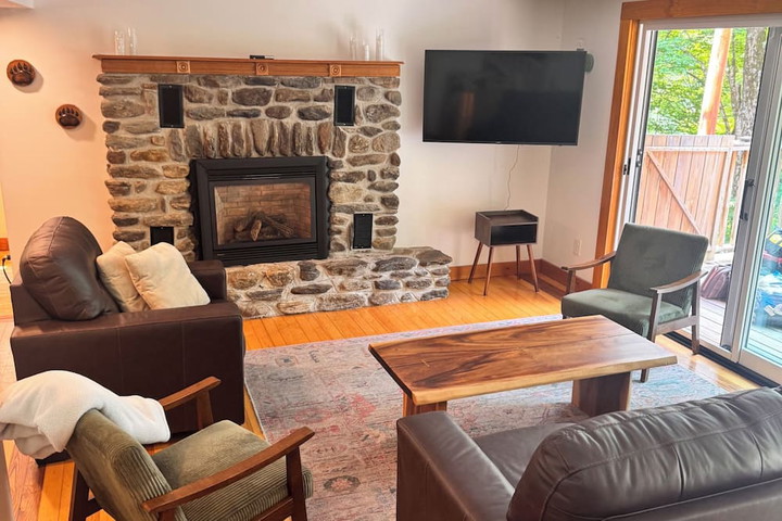 Jay Peak Chalet: Hot Tub, Pool, Ski & Golf - Vermont