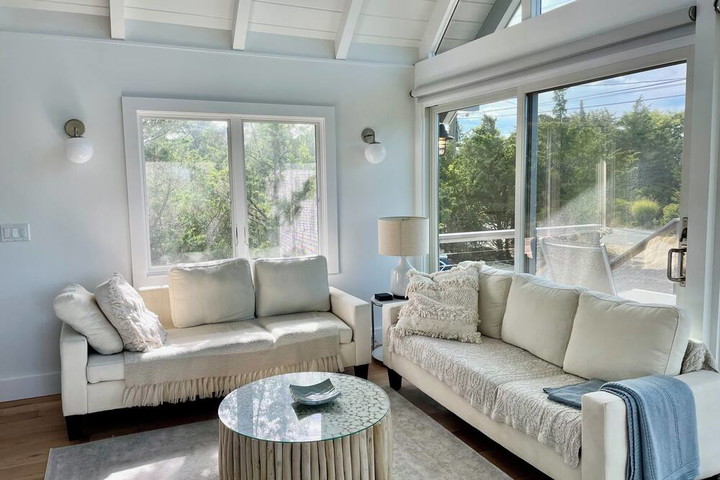 Adorable 3-bedroom Cottage On Magical Gerard Drive In East Hampton - East Hampton, NY