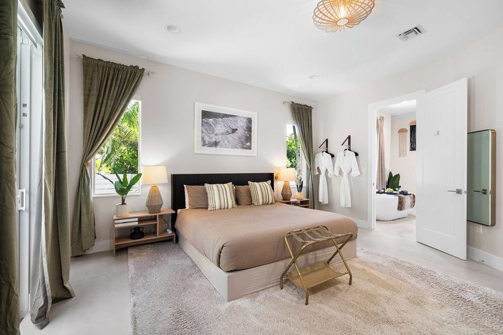 New + Lux Close To Everything! Gym And Pool 5 Bedrooms! - Lauderdale-by-the-Sea, FL