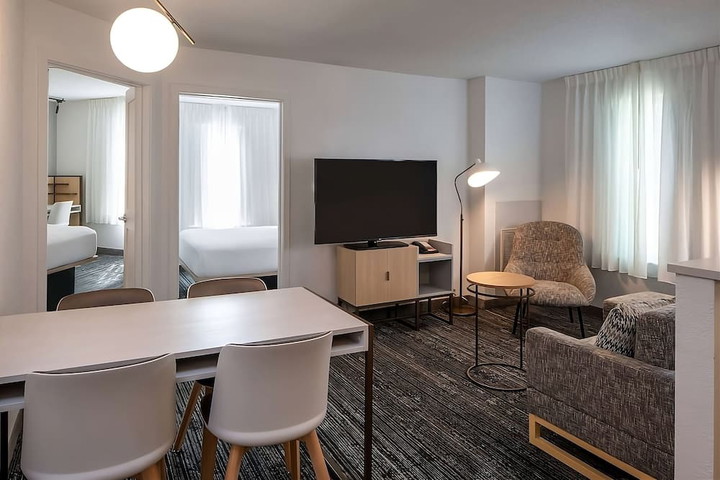 Roomy 2br Suite With Full Kitchen, Pets Allowed, Short Drive To Kennedy Center! - Falls Church, VA