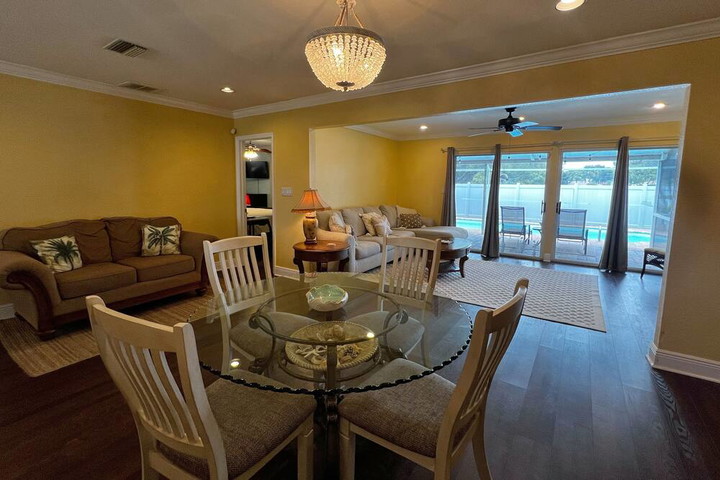 Heated Pool! 2 Master Suites- 5 Miles To Clearwater Beach! - Clearwater, FL