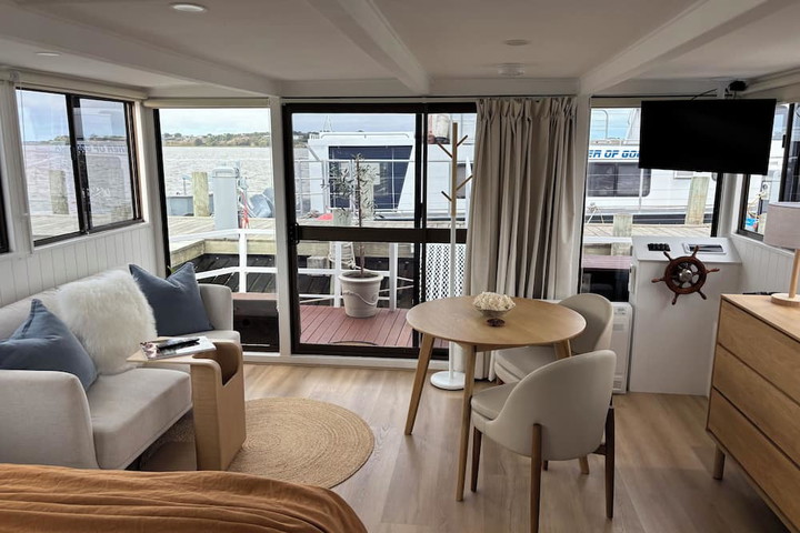 Piccolina Floating Accomodation - Middleton