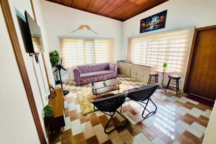 Cozy 1 Br Furnished Apartment With Private Bath & Premium Amenities - Accra