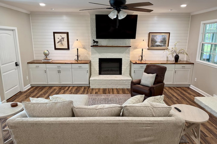 Southern Charm Home: Pool + Fireplace + Large Yard - Thomasville, GA