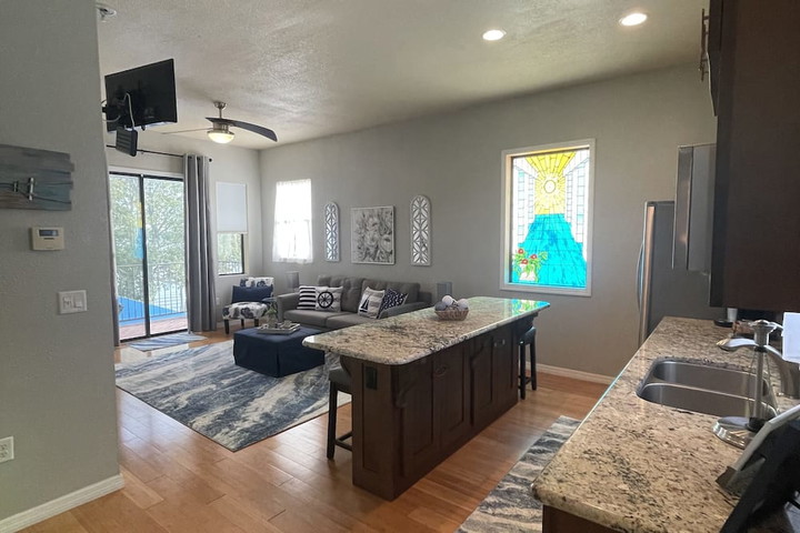 Kalua Lake Loft !   1 Bedroom - 1.5 Bath Overlooking Lake Dora - Leesburg, FL