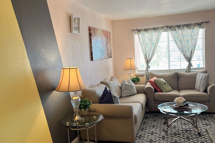 Remodeled Modern House. Perfect For Any Occasion 15 Minutes To The Strip. - Las Vegas