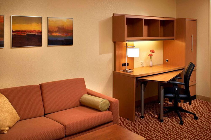 2 Pet-friendly 2 Bedroom Suites Near Detroit Metro Airport - Livonia, MI