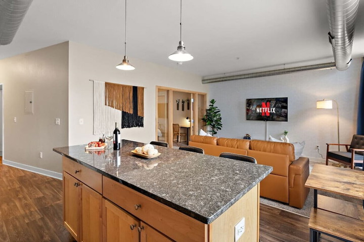 Central, Free Parking, Gym, Fast Wifi | Avry Apt - Edina