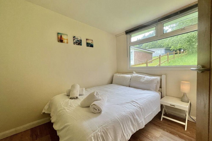 One Bedroom Chalet With Sun Deck - Dittisham