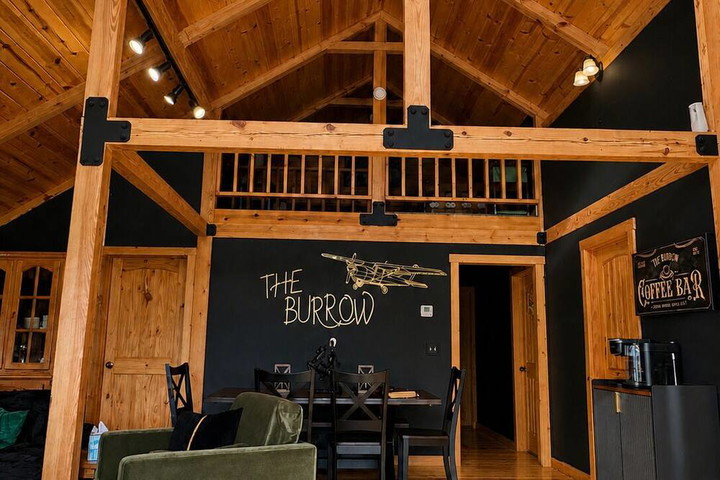Riverfront+jacuzzi+fireplace+6bed+3bath - Gainesville, MO