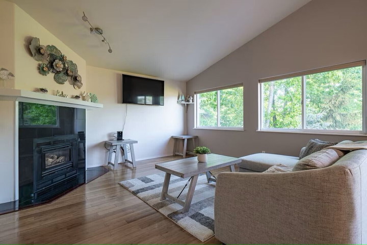 The Last Frontier Lake House Lodge In Anchorage 3bdrm 2ba - Anchorage, AK