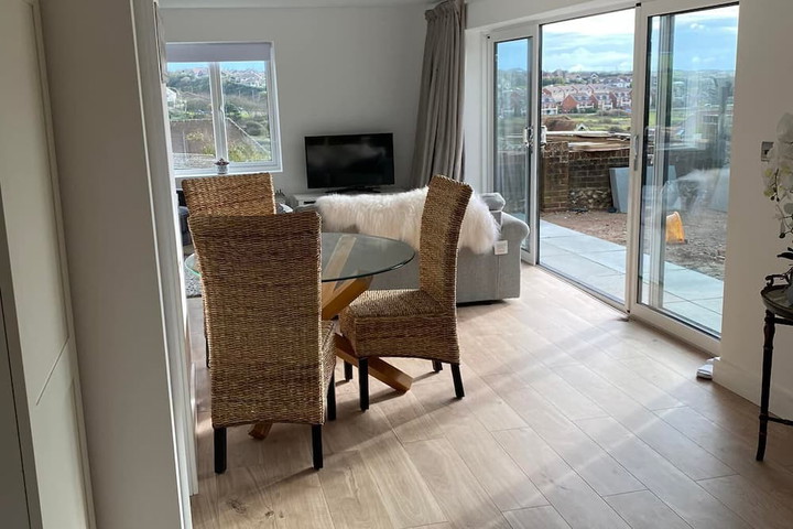 Spacious Retreat Private Hot Tub Sea/downs Views/patio 10min Walk To Beach/train - Seaford