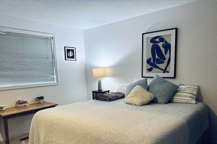 Hathaway- Single Level - King Bed - Corvallis, OR