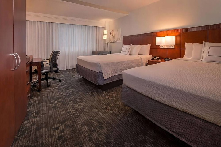 Short Drive To Old Town Waterfront! Self-parking, On-site Starbucks - Arlington, VA