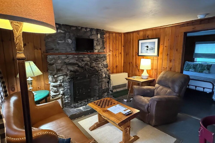 Lakeside Cabin 2 With Kitchen - Lake Winnipesaukee, NH