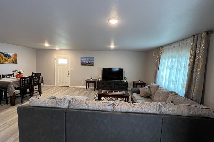 Experience Fairbanks Comfortably, Just A 3-min Drive From Creamer's Field - Alaska