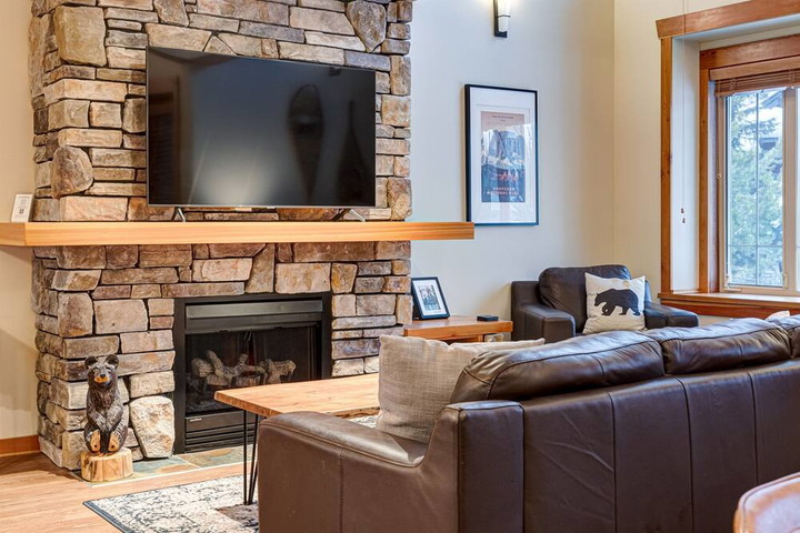 Beautiful 3 Bedroom Plus Loft & Den. Hot Tub. - Fernie