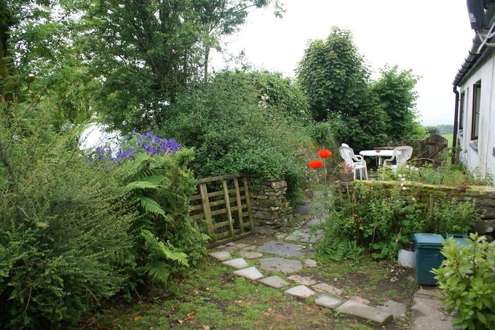 Inviting 2-bed Cottage In Newcastle Emlyn - Ceredigion