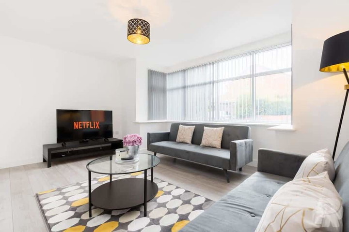 Birmingham Estate | Private Gated Group Escape - Birmingham