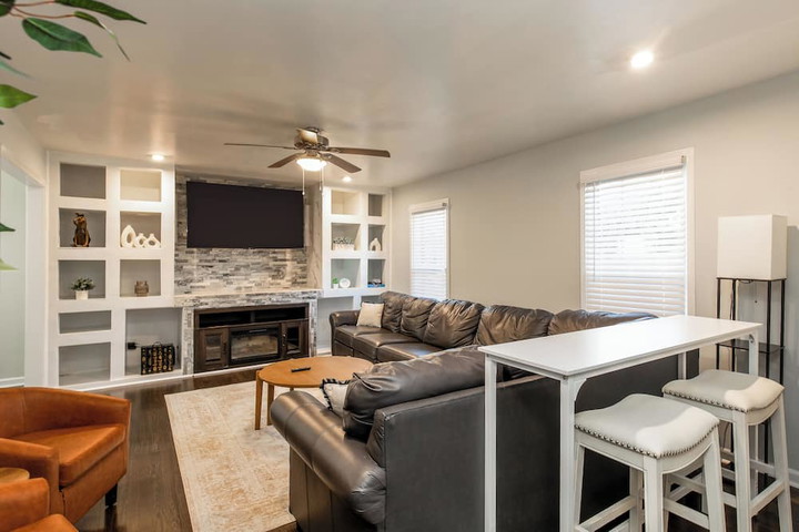 Sleeps 17;2 Mins From Hpu; Hot Tub; Great For Furnituremarket - Greensboro, NC