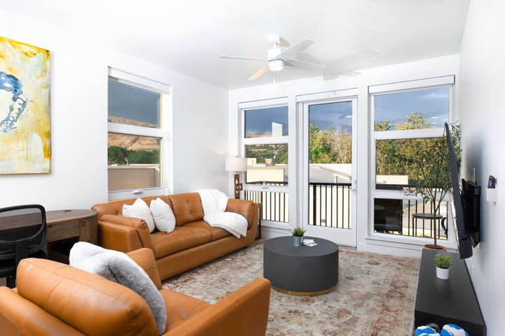 Luxury Downtown 1br 1ba - Pool/gym/pkg/bowls+more! - Salt Lake City, UT
