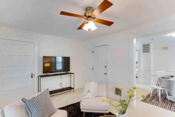 Peaceful Spacious 1br W Sunroom! - Mins To Metro - Alexandria, VA