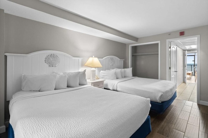 Roomy Oceanfront Suite: Includes Breakfast 7th Flr - Myrtle Beach
