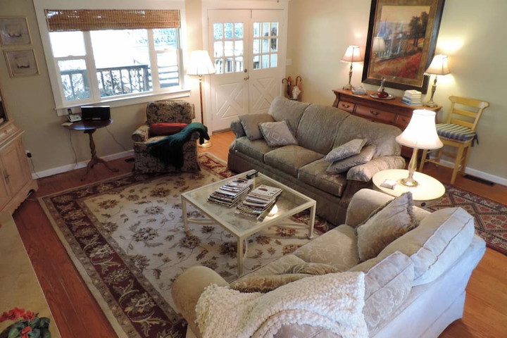 Lavender Hill Ideal For Exploring Wine Country With Wine Cellar & Tasting Room - Petaluma, CA