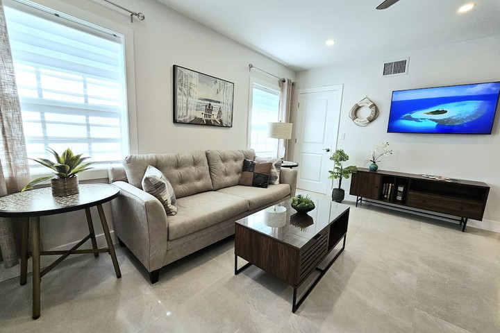 Paradise Beach Villa - Tamarac