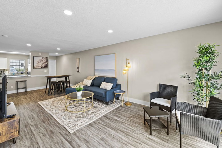 Cozy Townhome| Moffitt| Pool| Gym| Fast Wifi| 2b2b -