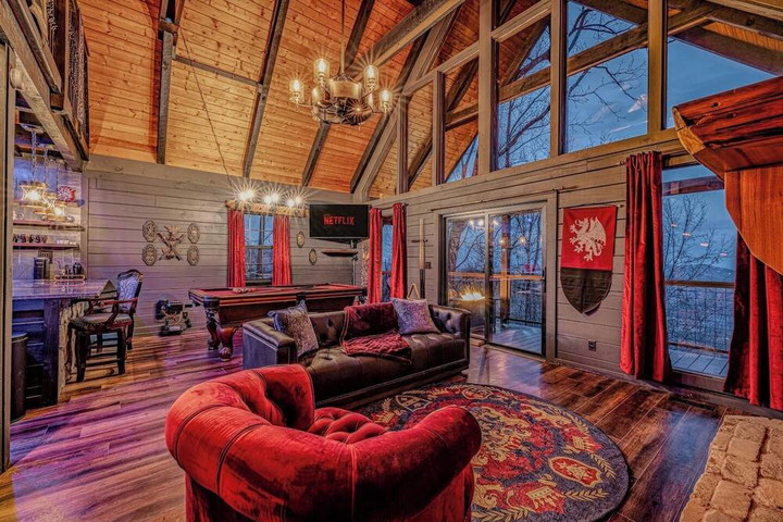 Smoky Crown Retreat A Private Kingdom For Two - Pigeon Forge