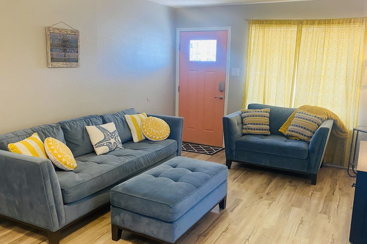 Cozy Cottage Minutes Away From Great Fishing And Ferry To The Island! - Corpus Christi, TX