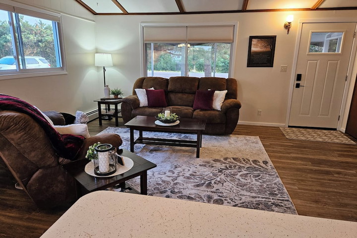 Convenient And Comfortable 2 Bedroom Home In Hayward - Hayward, WI