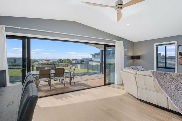 42 Songlark Street Luxury Newly Built Home - Bermagui