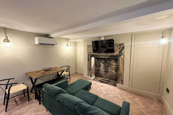 Akroyd House - The Wainhouse Room, A Brand New Stunning Guest House, Town Centre Location With Parki - North Yorkshire