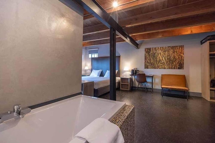 Unique Getaway: Castle Views From Historic Grain Warehouse - Coevorden