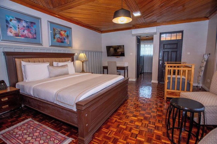 King Suite With Balcony And Bathtub Near Un Nairobi, Cozy Stead Garden House - Nairobi