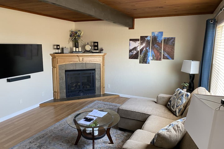 Arcata Cozy 2-bedroom With Fireplace, Close To Downtown And Cal Poly Humboldt - Arcata, CA