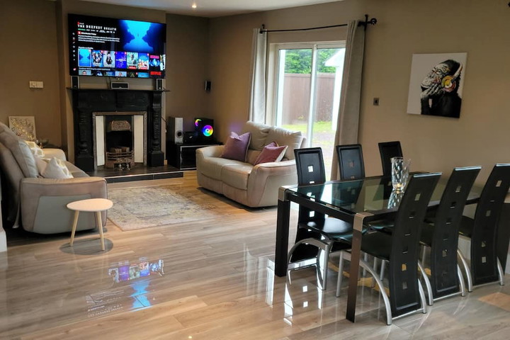 Beautiful Private House. 10 Mins Drive To City Centre & Blarney Castle. - Cork