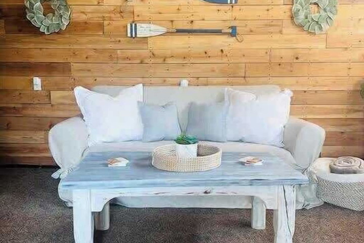 Little Red Cabin At Buckeye Lake|hot Tub|fireplace - Granville, OH
